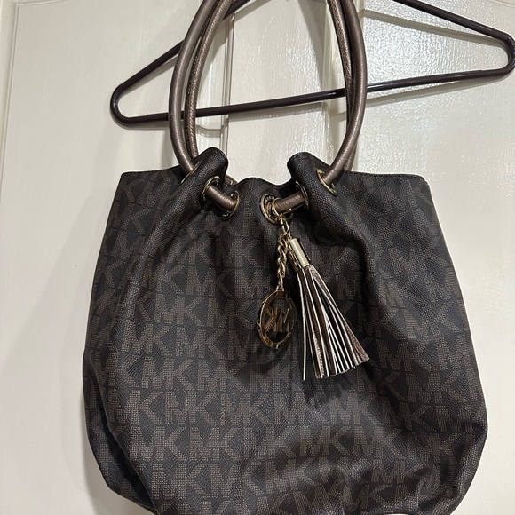 MICHAEL Michael Kors | Bags | Michael Kors Bucket Bag Brown And Gold ...